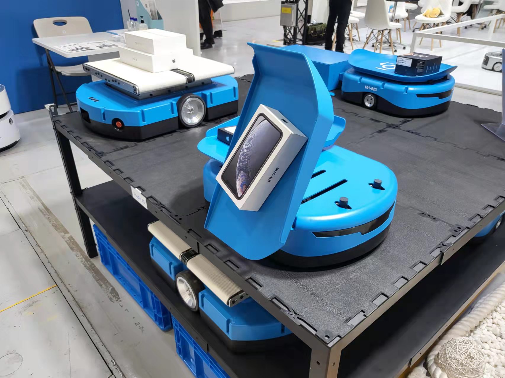 立镖机器人 - 智能分拣机器人 柔性智能分拣解决方案