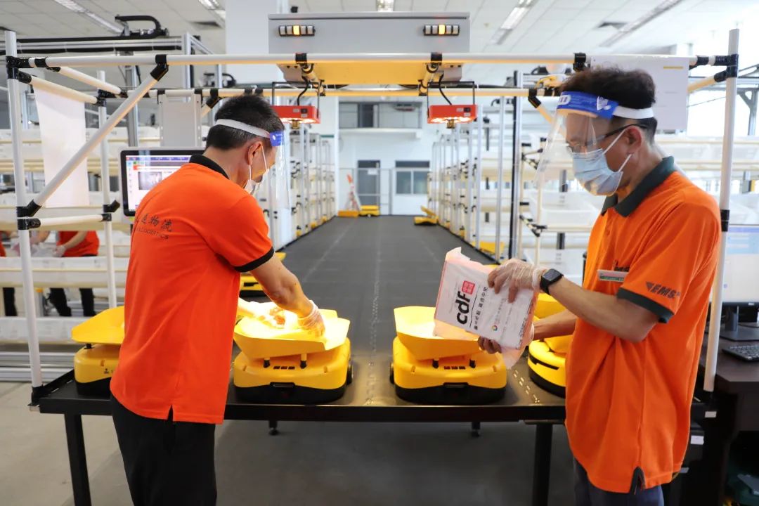 立镖机器人 - 智能分拣机器人 柔性智能分拣解决方案